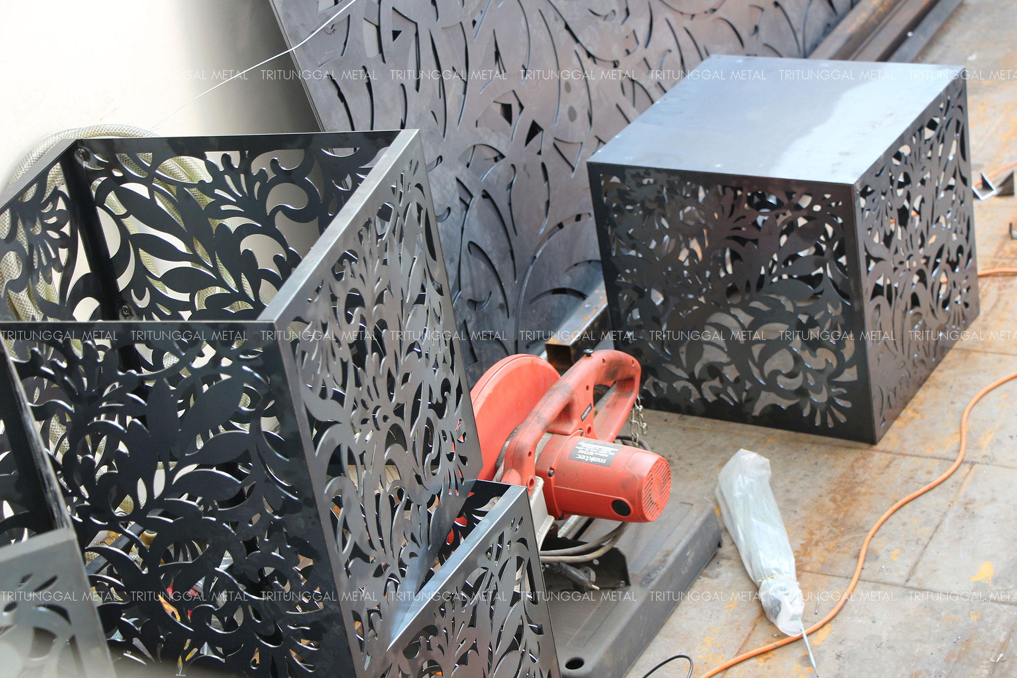 Laser Cut Box Lampu – Tritunggal Metal